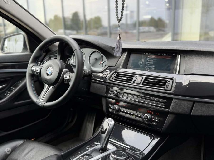 Balts BMW 520 2014 Kauņa, ar dzinēja tilpumu 2.00 L un nobraukumu 291 tūkst. km par 11290 €, foto 26 vietnē AUTOMOTO.COM.LV