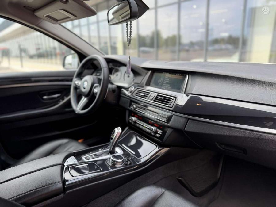 Balts BMW 520 2014 Kauņa, ar dzinēja tilpumu 2.00 L un nobraukumu 291 tūkst. km par 11290 €, foto 30 vietnē AUTOMOTO.COM.LV