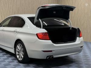 White BMW 520 2014 in Marijampole, with an engine capacity of 2.00 L and mileage of 208 thousand km for 13750 €, photo 13 on AUTOMOTO.COM.LV