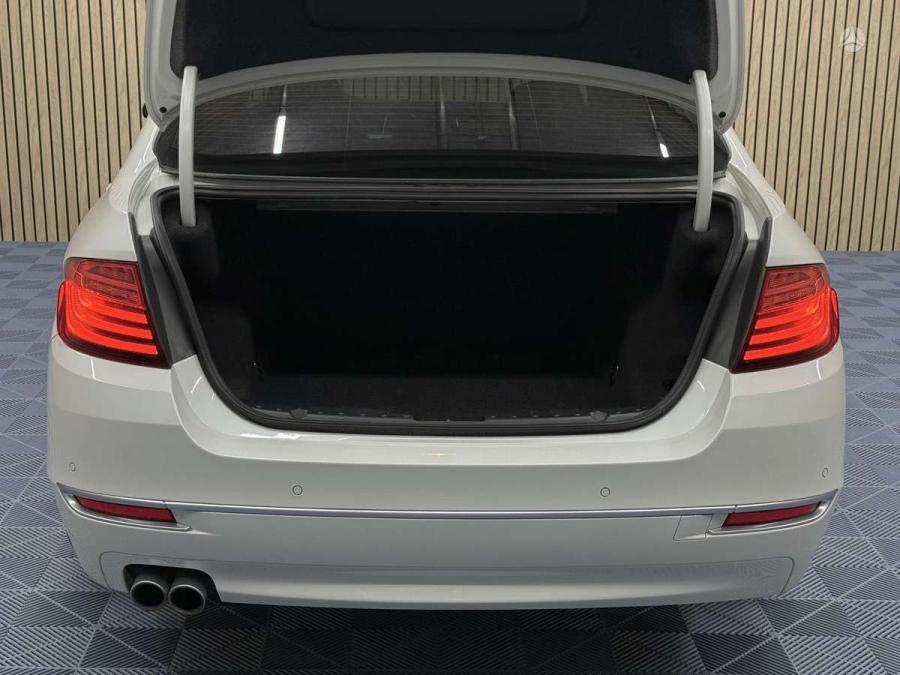 White BMW 520 2014 in Marijampole, with an engine capacity of 2.00 L and mileage of 208 thousand km for 13750 €, photo 14 on AUTOMOTO.COM.LV