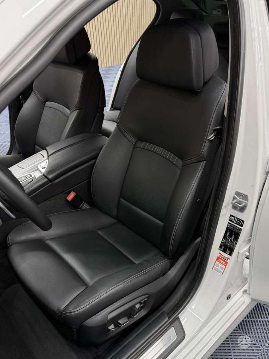 White BMW 520 2014 in Marijampole, with an engine capacity of 2.00 L and mileage of 208 thousand km for 13750 €, photo 18 on AUTOMOTO.COM.LV