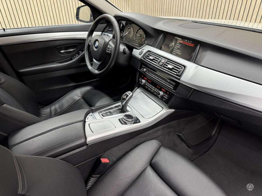 White BMW 520 2014 in Marijampole, with an engine capacity of 2.00 L and mileage of 208 thousand km for 13750 €, photo 32 on AUTOMOTO.COM.LV