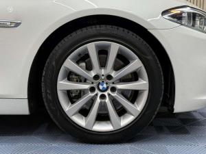 White BMW 520 2014 in Marijampole, with an engine capacity of 2.00 L and mileage of 208 thousand km for 13750 €, photo 34 on AUTOMOTO.COM.LV