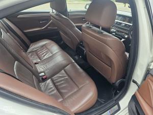 White BMW 520 2015 in Sakiai, with an engine capacity of 2.00 L and mileage of 250 thousand km for 3999 €, photo 15 on AUTOMOTO.COM.LV