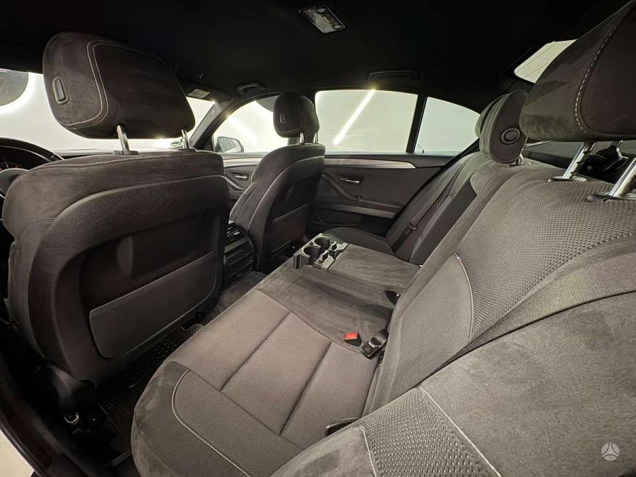 White BMW 520 2016 in Marijampole, with an engine capacity of 2.00 L and mileage of 338 thousand km for 13450 €, photo 21 on AUTOMOTO.COM.LV