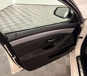 White BMW 520 2016 in Marijampole, with an engine capacity of 2.00 L and mileage of 338 thousand km for 13450 €, photo 29 on AUTOMOTO.COM.LV
