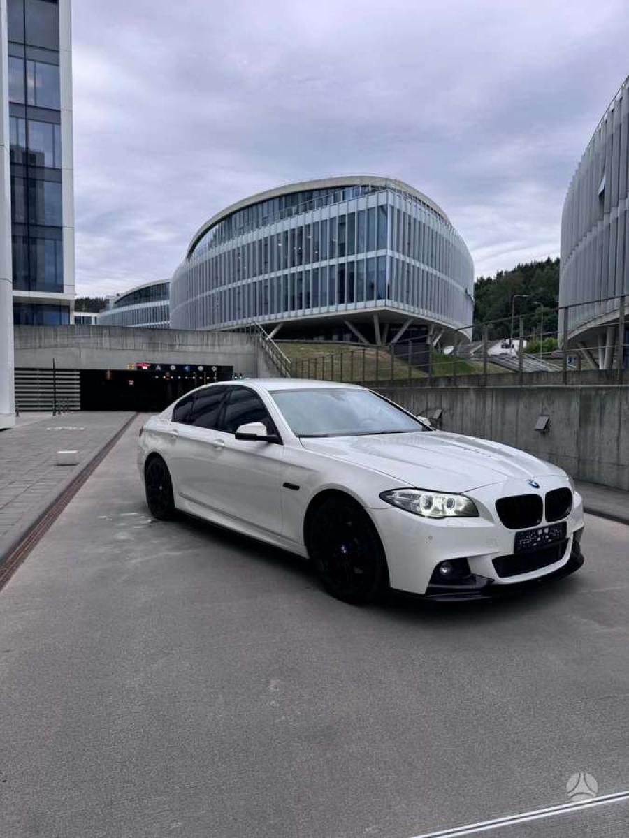 White BMW 520 2016 in Vilnius, with an engine capacity of 2.00 L and mileage of 225 thousand km for 14000 €, photo 3 on AUTOMOTO.COM.LV