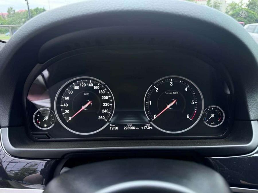White BMW 520 2016 in Vilnius, with an engine capacity of 2.00 L and mileage of 225 thousand km for 14000 €, photo 8 on AUTOMOTO.COM.LV