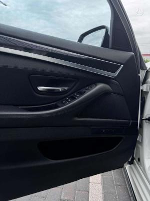 White BMW 520 2016 in Vilnius, with an engine capacity of 2.00 L and mileage of 225 thousand km for 14000 €, photo 10 on AUTOMOTO.COM.LV