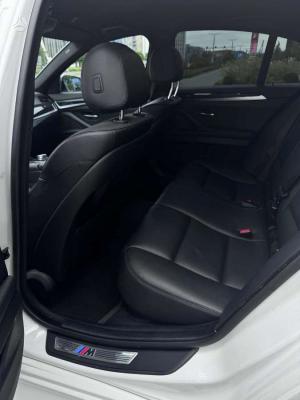 White BMW 520 2016 in Vilnius, with an engine capacity of 2.00 L and mileage of 225 thousand km for 14000 €, photo 12 on AUTOMOTO.COM.LV