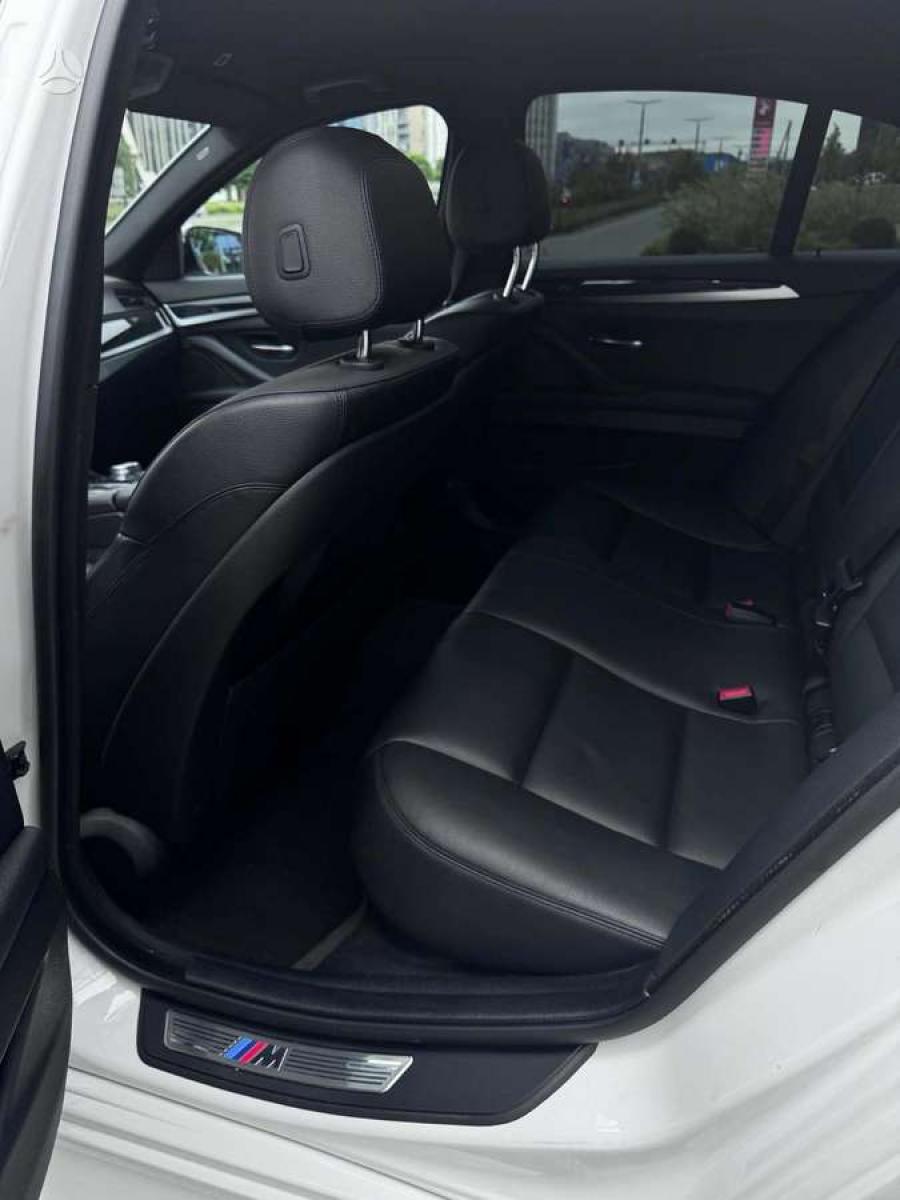 White BMW 520 2016 in Vilnius, with an engine capacity of 2.00 L and mileage of 225 thousand km for 14000 €, photo 12 on AUTOMOTO.COM.LV