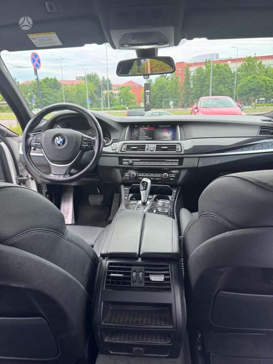 White BMW 520 2016 in Vilnius, with an engine capacity of 2.00 L and mileage of 225 thousand km for 14000 €, photo 13 on AUTOMOTO.COM.LV