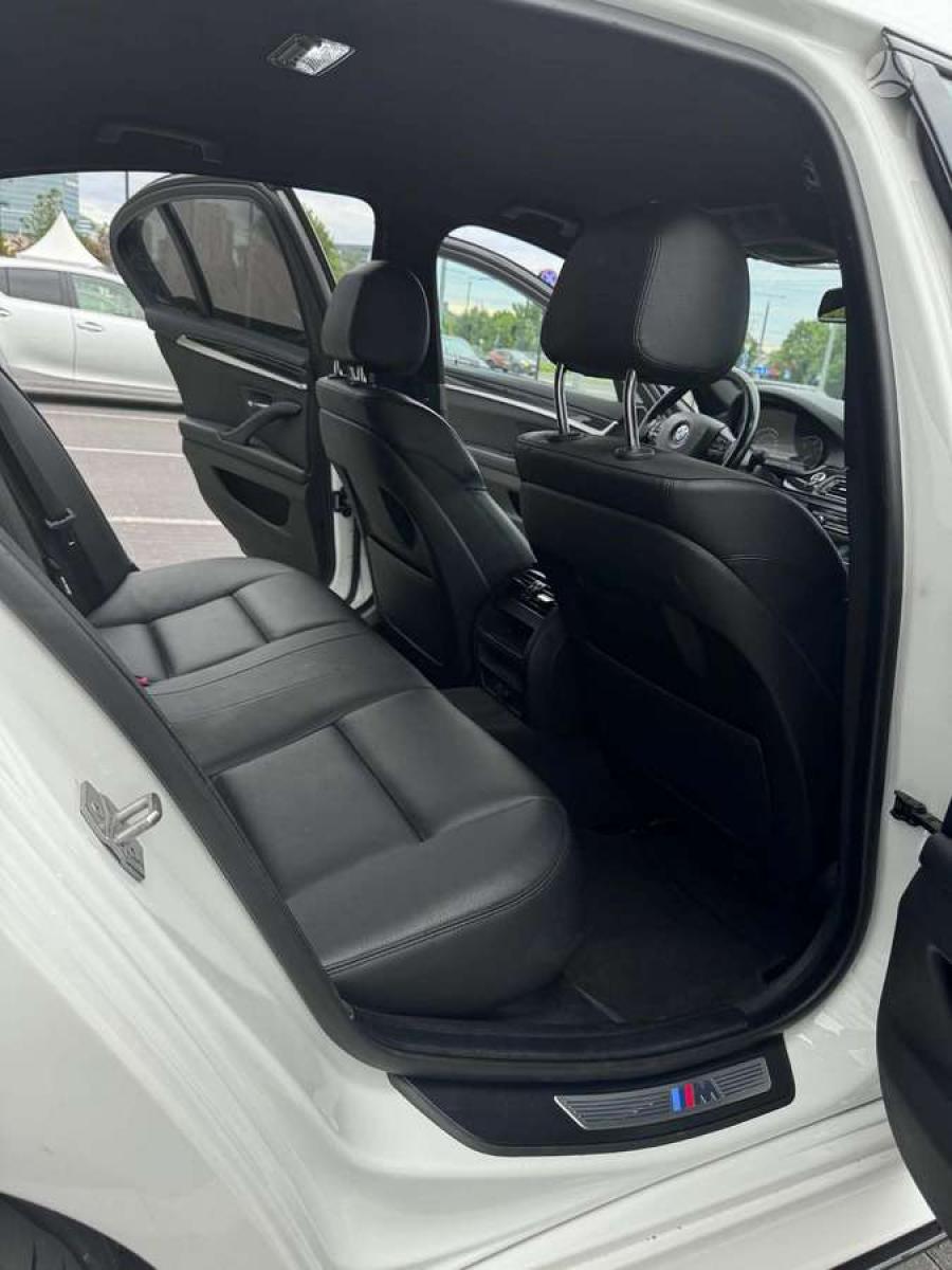 White BMW 520 2016 in Vilnius, with an engine capacity of 2.00 L and mileage of 225 thousand km for 14000 €, photo 15 on AUTOMOTO.COM.LV