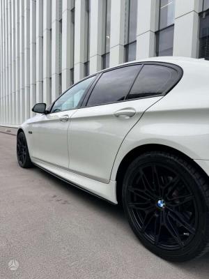 White BMW 520 2016 in Vilnius, with an engine capacity of 2.00 L and mileage of 225 thousand km for 14000 €, photo 16 on AUTOMOTO.COM.LV