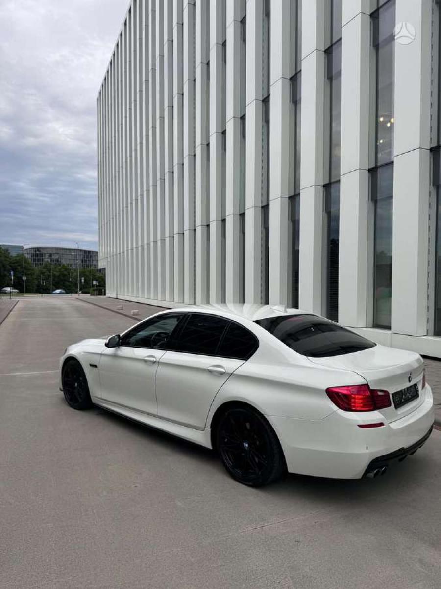 White BMW 520 2016 in Vilnius, with an engine capacity of 2.00 L and mileage of 225 thousand km for 14000 €, photo 17 on AUTOMOTO.COM.LV