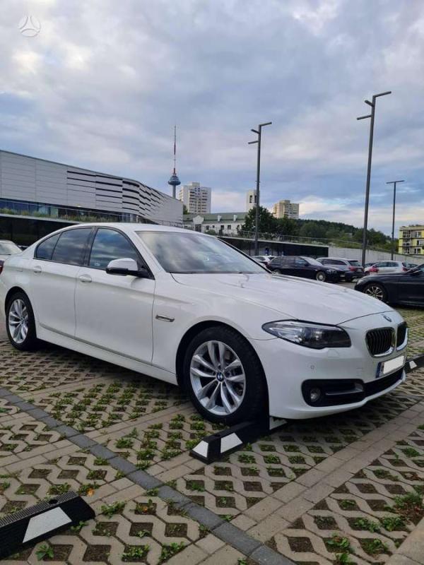 White BMW 520 2017 in Vilnius, with an engine capacity of 2.00 L and mileage of 185 thousand km for 16400 €, photo 2 on AUTOMOTO.COM.LV