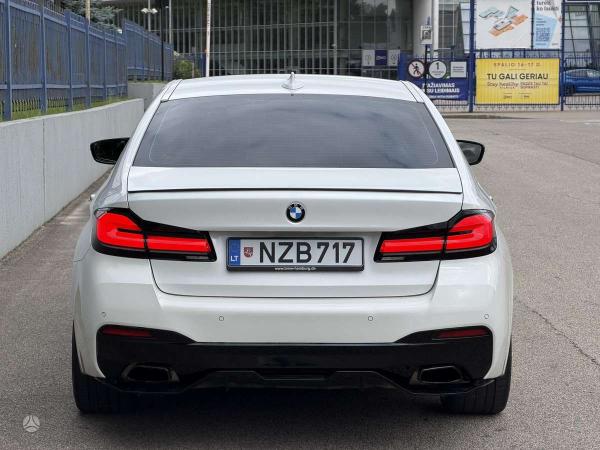 White BMW 520 2017 in Vilnius, with an engine capacity of 2.00 L and mileage of 71 thousand km for 28000 €, photo 3 on AUTOMOTO.COM.LV