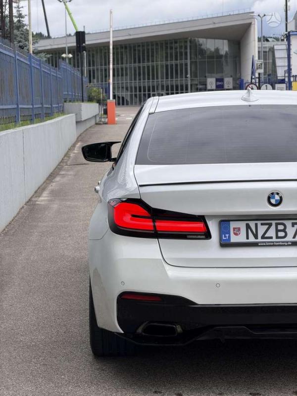 White BMW 520 2017 in Vilnius, with an engine capacity of 2.00 L and mileage of 71 thousand km for 28000 €, photo 4 on AUTOMOTO.COM.LV