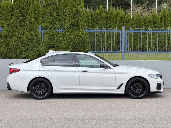 White BMW 520 2017 in Vilnius, with an engine capacity of 2.00 L and mileage of 71 thousand km for 28000 €, photo 7 on AUTOMOTO.COM.LV