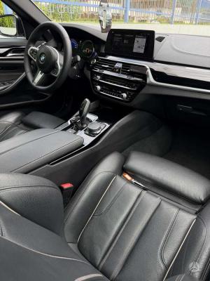 White BMW 520 2017 in Vilnius, with an engine capacity of 2.00 L and mileage of 71 thousand km for 28000 €, photo 13 on AUTOMOTO.COM.LV