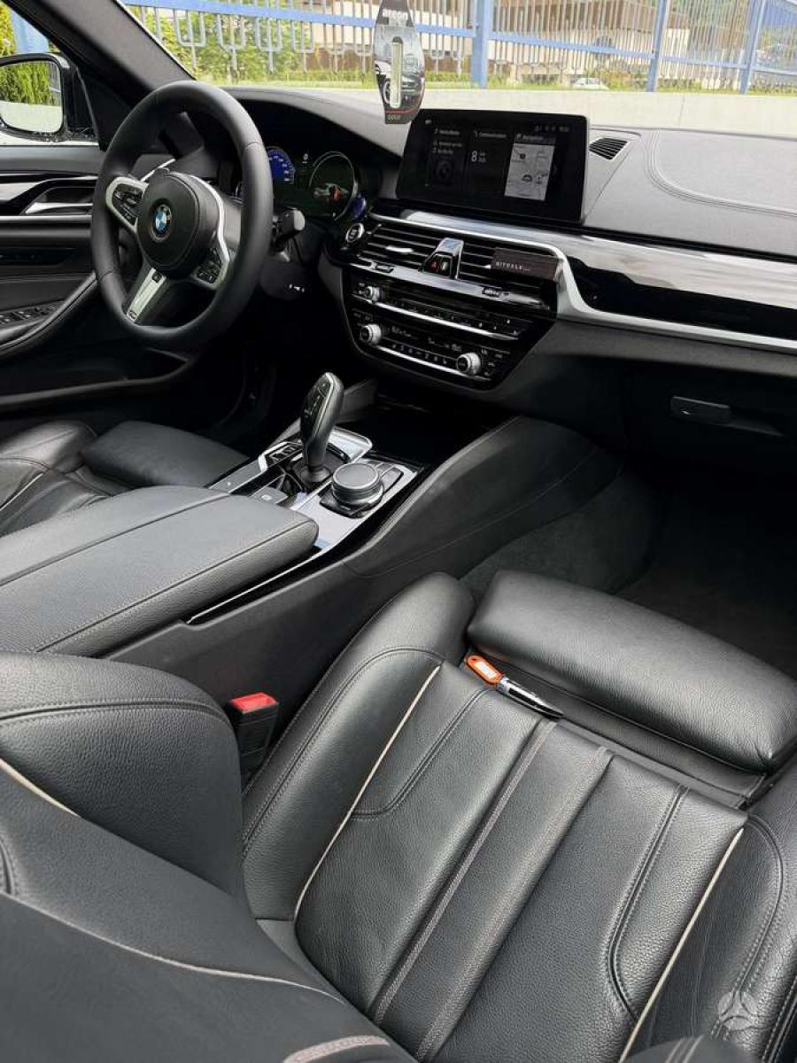 White BMW 520 2017 in Vilnius, with an engine capacity of 2.00 L and mileage of 71 thousand km for 28000 €, photo 13 on AUTOMOTO.COM.LV
