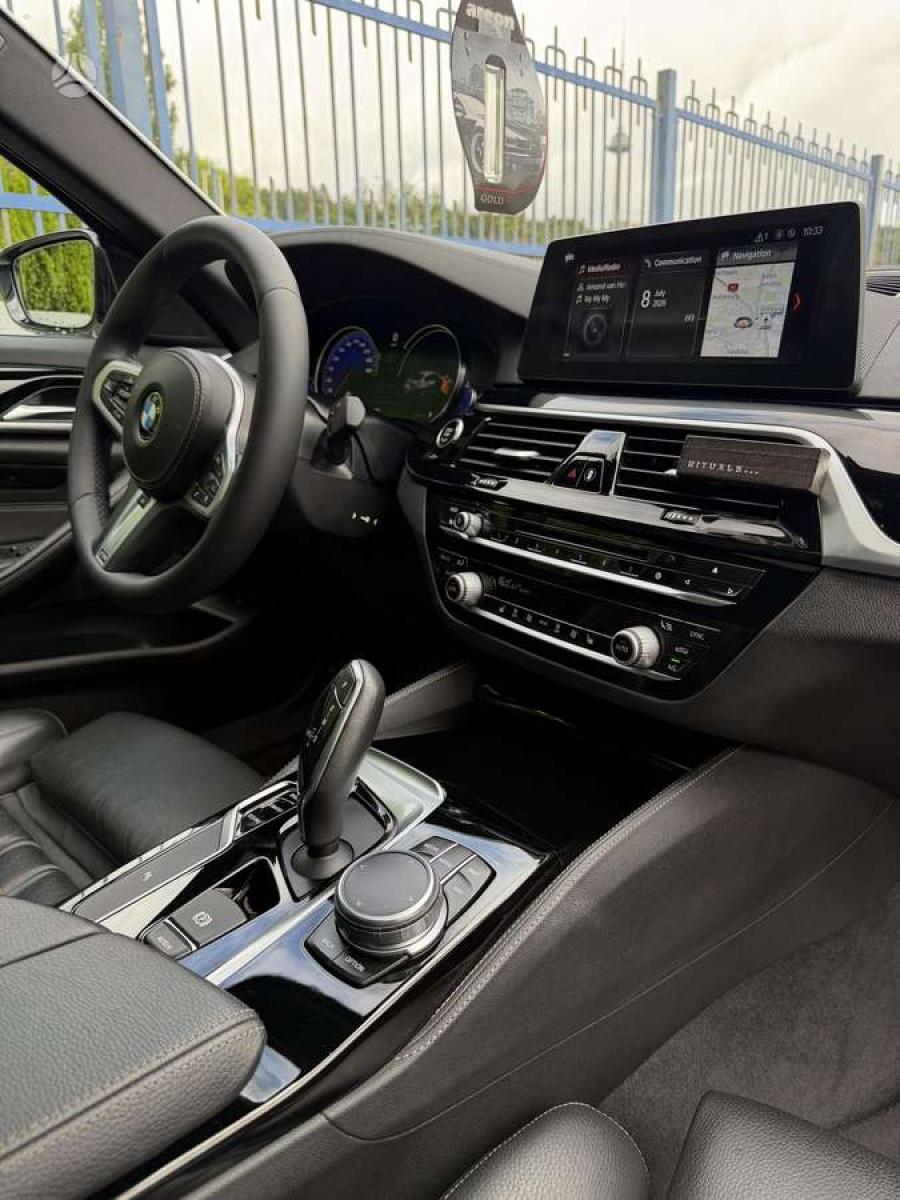 White BMW 520 2017 in Vilnius, with an engine capacity of 2.00 L and mileage of 71 thousand km for 28000 €, photo 14 on AUTOMOTO.COM.LV