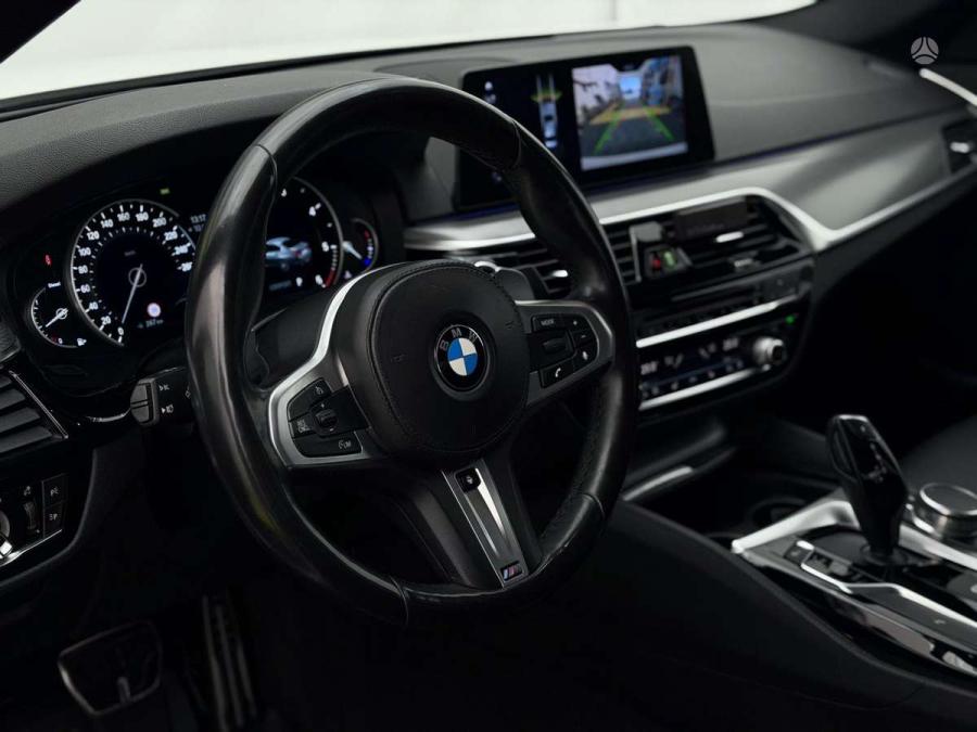 White BMW 520 2017 in Vilnius, with an engine capacity of 2.00 L and mileage of 200 thousand km for 21800 €, photo 9 on AUTOMOTO.COM.LV