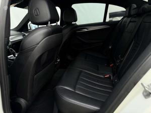 White BMW 520 2017 in Vilnius, with an engine capacity of 2.00 L and mileage of 200 thousand km for 21800 €, photo 11 on AUTOMOTO.COM.LV