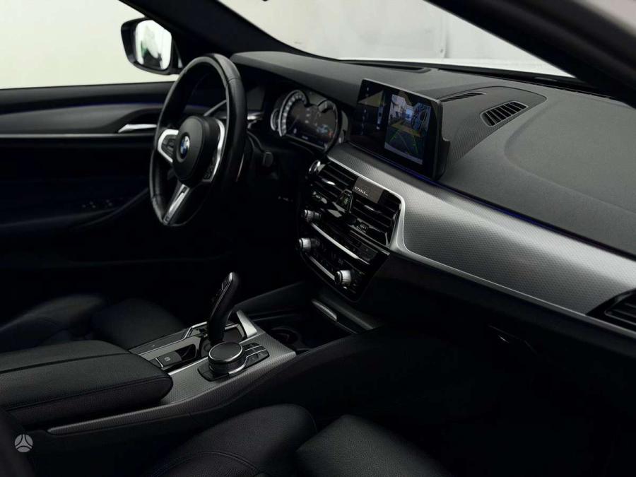White BMW 520 2017 in Vilnius, with an engine capacity of 2.00 L and mileage of 200 thousand km for 21800 €, photo 14 on AUTOMOTO.COM.LV
