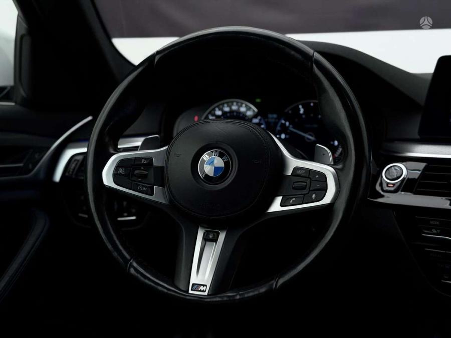 White BMW 520 2017 in Vilnius, with an engine capacity of 2.00 L and mileage of 200 thousand km for 21800 €, photo 17 on AUTOMOTO.COM.LV
