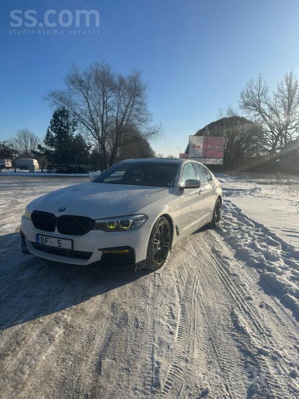 White BMW 520 2018 in Valmiera, with an engine capacity of 2.00 L and mileage of 248 thousand km for 19550 €, photo 2 on AUTOMOTO.COM.LV