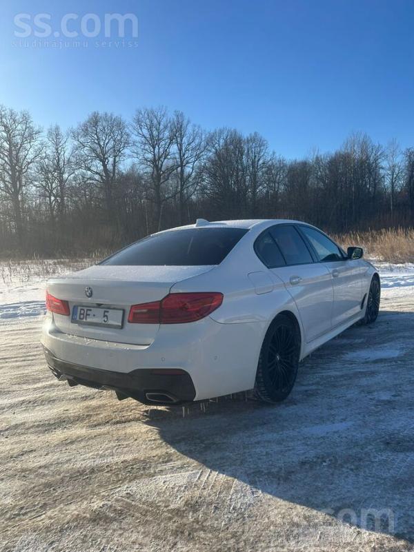 White BMW 520 2018 in Valmiera, with an engine capacity of 2.00 L and mileage of 248 thousand km for 19550 €, photo 4 on AUTOMOTO.COM.LV