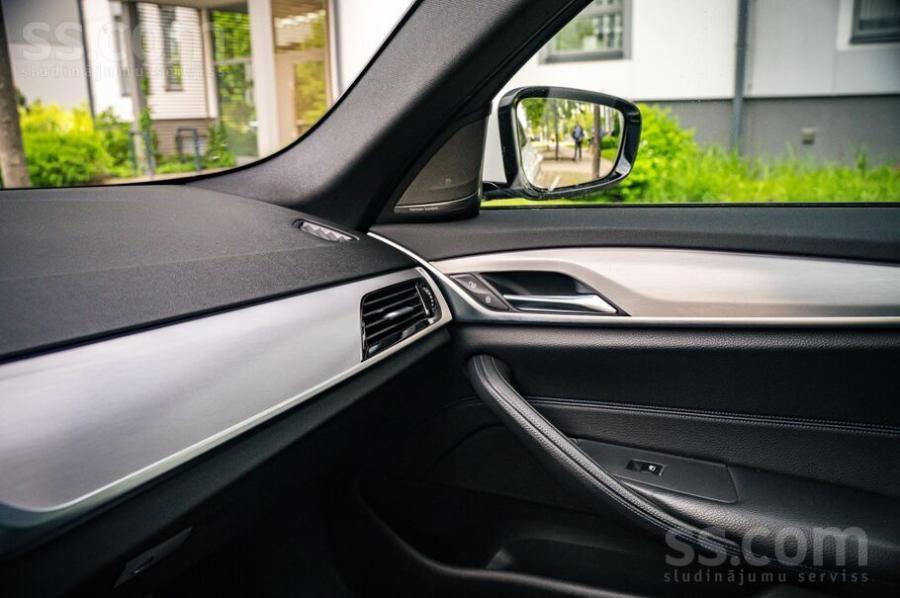 White BMW 520 2018 in Riga, with an engine capacity of 2.00 L and mileage of 0 thousand km for 18990 €, photo 23 on AUTOMOTO.COM.LV