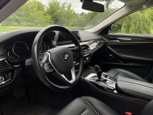 White BMW 520 2018 in Kursenai, with an engine capacity of 2.00 L and mileage of 120 thousand km for 18100 €, photo 10 on AUTOMOTO.COM.LV