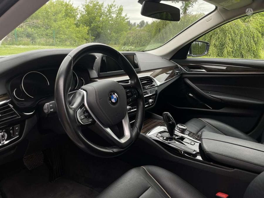 White BMW 520 2018 in Kursenai, with an engine capacity of 2.00 L and mileage of 120 thousand km for 18100 €, photo 10 on AUTOMOTO.COM.LV