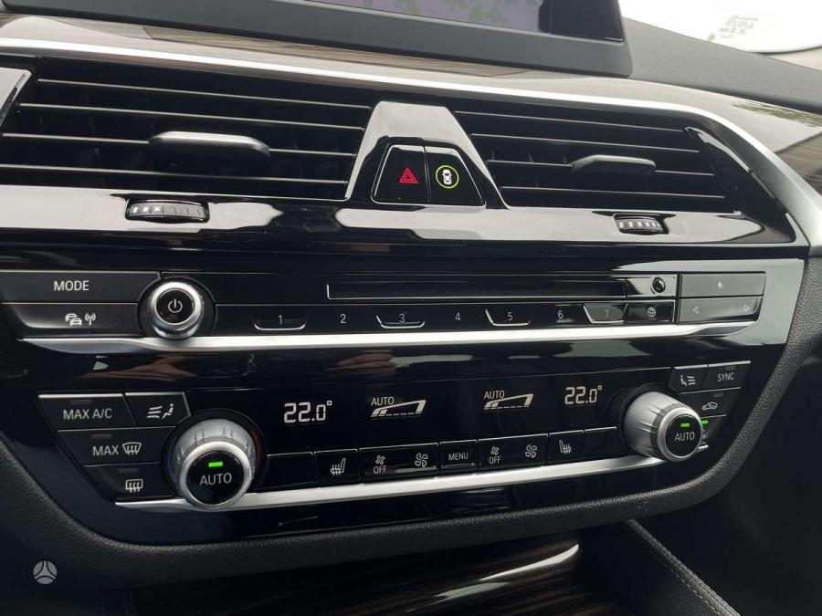 White BMW 520 2018 in Kursenai, with an engine capacity of 2.00 L and mileage of 120 thousand km for 18100 €, photo 18 on AUTOMOTO.COM.LV