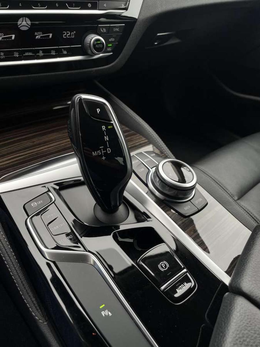 White BMW 520 2018 in Kursenai, with an engine capacity of 2.00 L and mileage of 120 thousand km for 18100 €, photo 19 on AUTOMOTO.COM.LV
