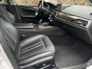 White BMW 520 2018 in Kursenai, with an engine capacity of 2.00 L and mileage of 120 thousand km for 18100 €, photo 21 on AUTOMOTO.COM.LV