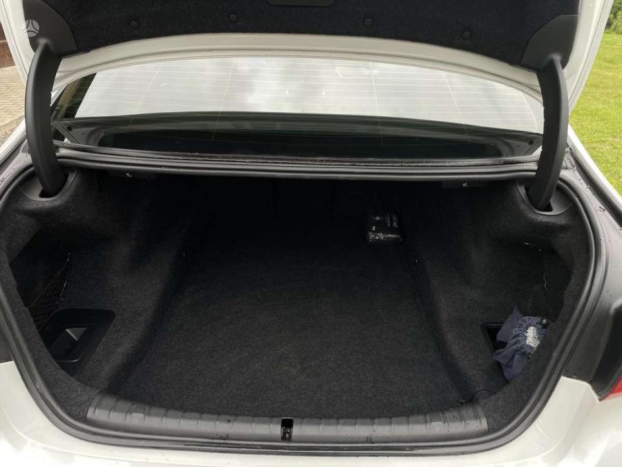 White BMW 520 2018 in Kursenai, with an engine capacity of 2.00 L and mileage of 120 thousand km for 18100 €, photo 25 on AUTOMOTO.COM.LV