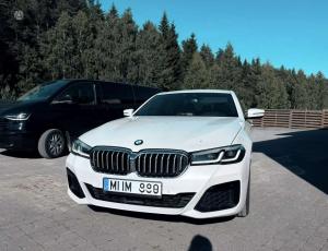White BMW 520 2018 in Klaipeda, with an engine capacity of 2.00 L and mileage of 125 thousand km for 32500 €, photo 4 on AUTOMOTO.COM.LV