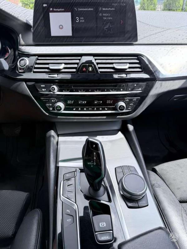 White BMW 520 2018 in Klaipeda, with an engine capacity of 2.00 L and mileage of 125 thousand km for 32500 €, photo 7 on AUTOMOTO.COM.LV
