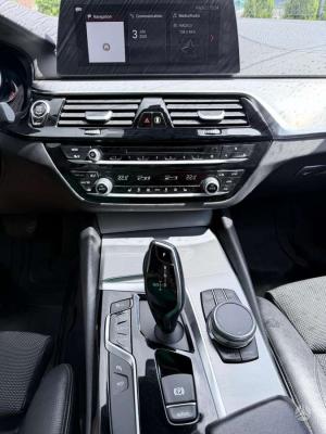 White BMW 520 2018 in Klaipeda, with an engine capacity of 2.00 L and mileage of 125 thousand km for 32500 €, photo 8 on AUTOMOTO.COM.LV