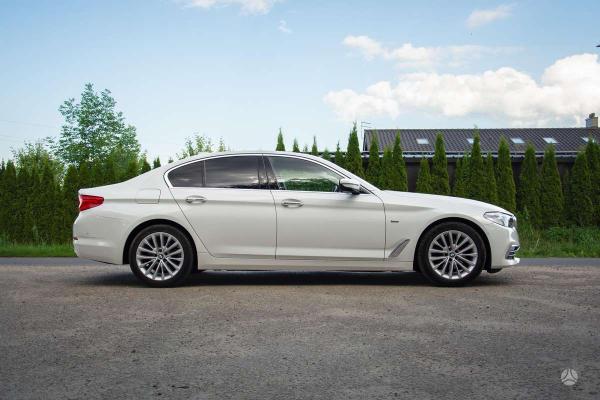 White BMW 520 2019 in Elektrenai, with an engine capacity of 2.00 L and mileage of 216 thousand km for 18950 €, photo 8 on AUTOMOTO.COM.LV