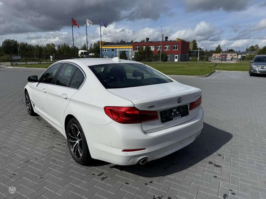 White BMW 520 2019 in Telschi, with an engine capacity of 2.00 L and mileage of 159 thousand km for 15999 €, photo 5 on AUTOMOTO.COM.LV