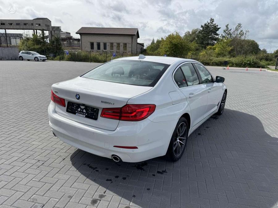 White BMW 520 2019 in Telschi, with an engine capacity of 2.00 L and mileage of 159 thousand km for 15999 €, photo 7 on AUTOMOTO.COM.LV