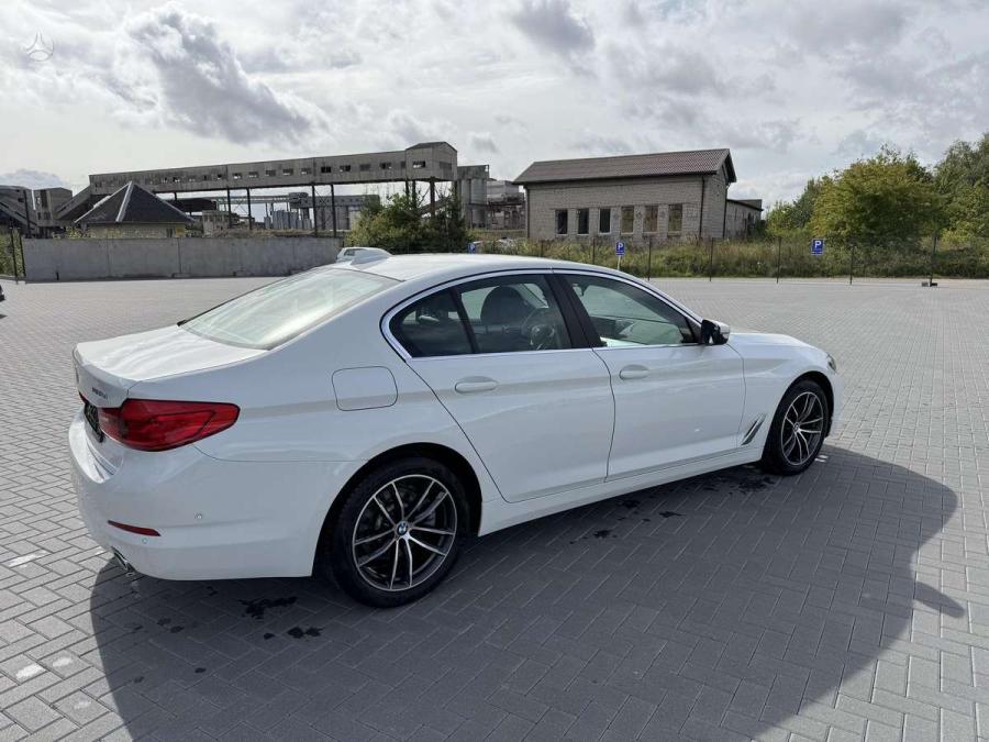 White BMW 520 2019 in Telschi, with an engine capacity of 2.00 L and mileage of 159 thousand km for 15999 €, photo 8 on AUTOMOTO.COM.LV