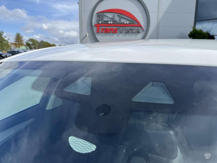 White BMW 520 2019 in Telschi, with an engine capacity of 2.00 L and mileage of 159 thousand km for 15999 €, photo 12 on AUTOMOTO.COM.LV