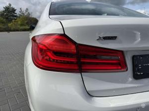 White BMW 520 2019 in Telschi, with an engine capacity of 2.00 L and mileage of 159 thousand km for 15999 €, photo 13 on AUTOMOTO.COM.LV