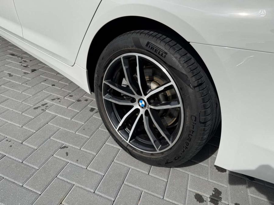 White BMW 520 2019 in Telschi, with an engine capacity of 2.00 L and mileage of 159 thousand km for 15999 €, photo 14 on AUTOMOTO.COM.LV