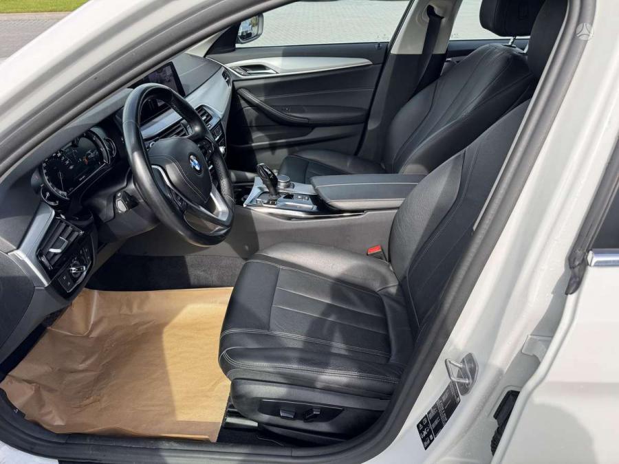 White BMW 520 2019 in Telschi, with an engine capacity of 2.00 L and mileage of 159 thousand km for 15999 €, photo 17 on AUTOMOTO.COM.LV